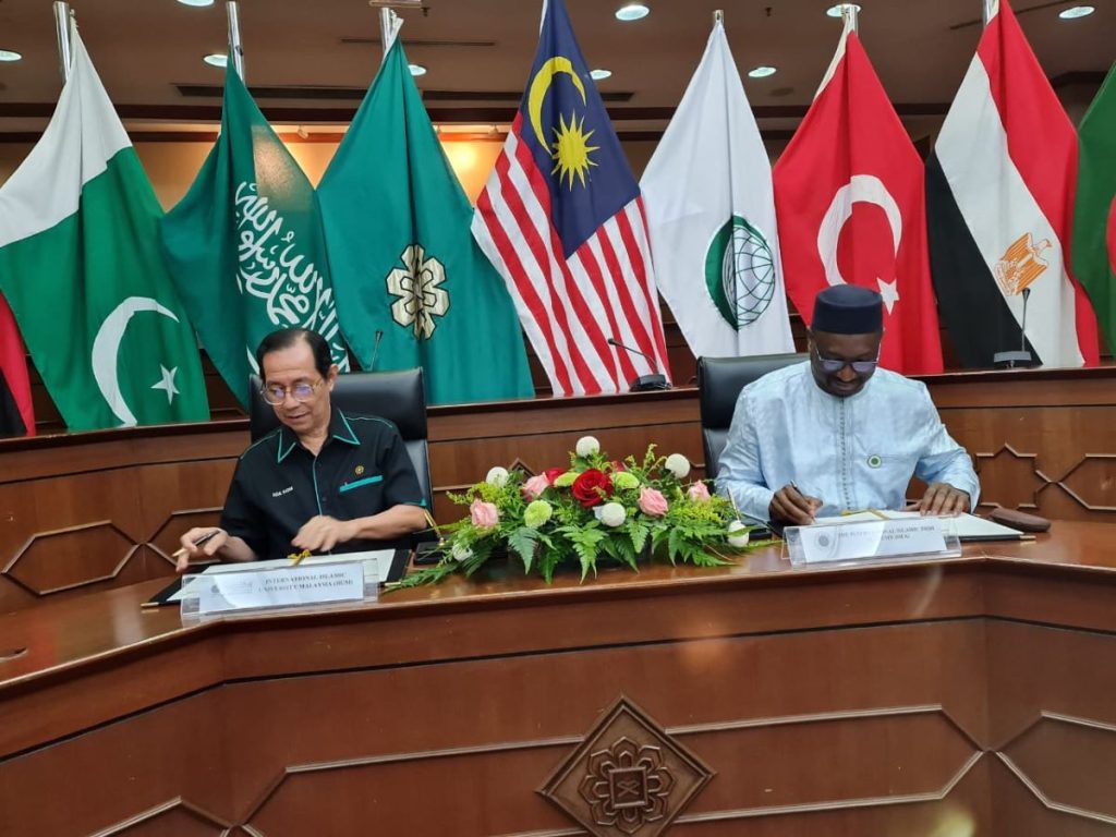 IIFA and the IIUM sign a Memorandum of Understanding – International ...