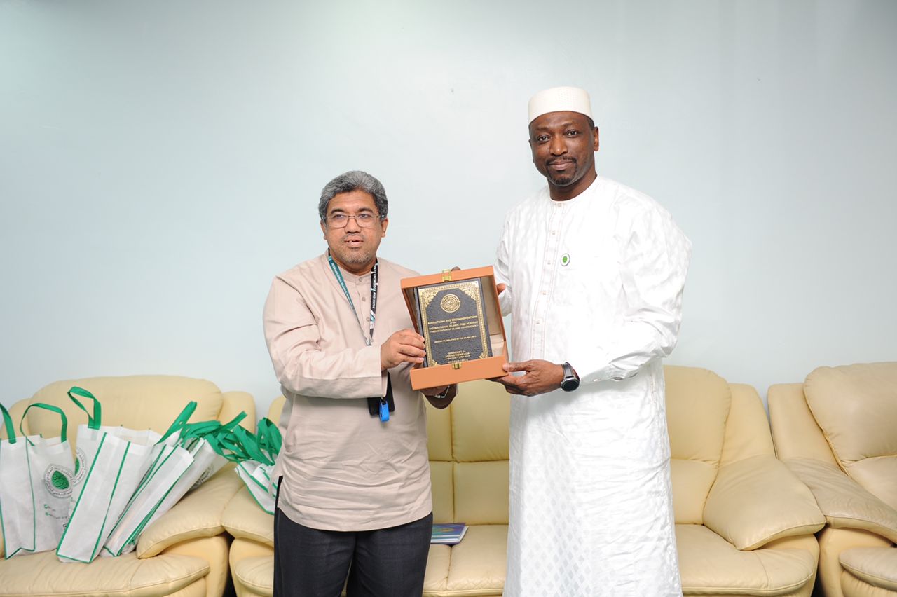 IIFA Secretary General meets with the Management of KIRKHS College in ...