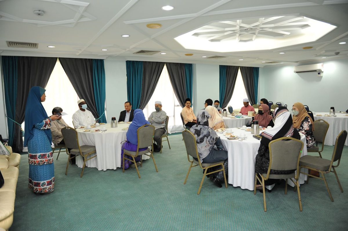 IIFA Secretary General meets with the Management of KIRKHS College in ...