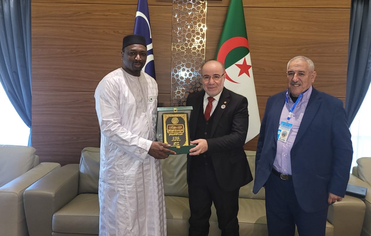 The Algerian Minister of Religious Affairs and Awqaf receives IIFA ...