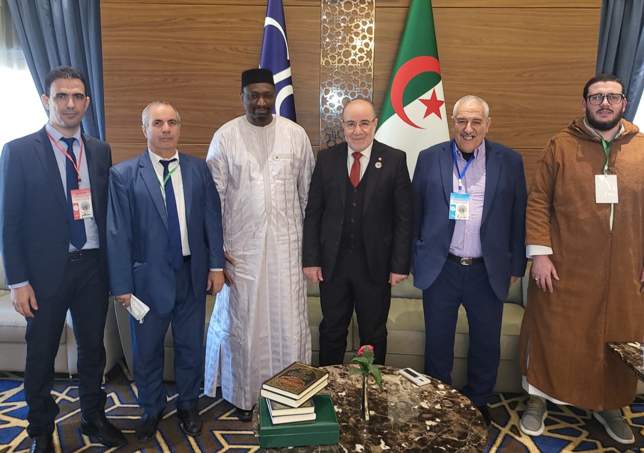 The Algerian Minister of Religious Affairs and Awqaf receives IIFA Secretary General ...